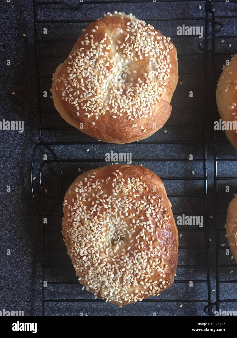 Sesame seed topping hi-res stock photography and images - Alamy