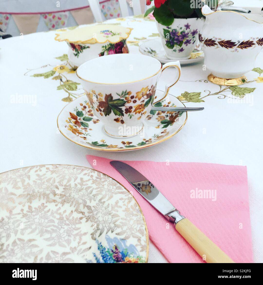 Afternoon tea room hi-res stock photography and images - Alamy
