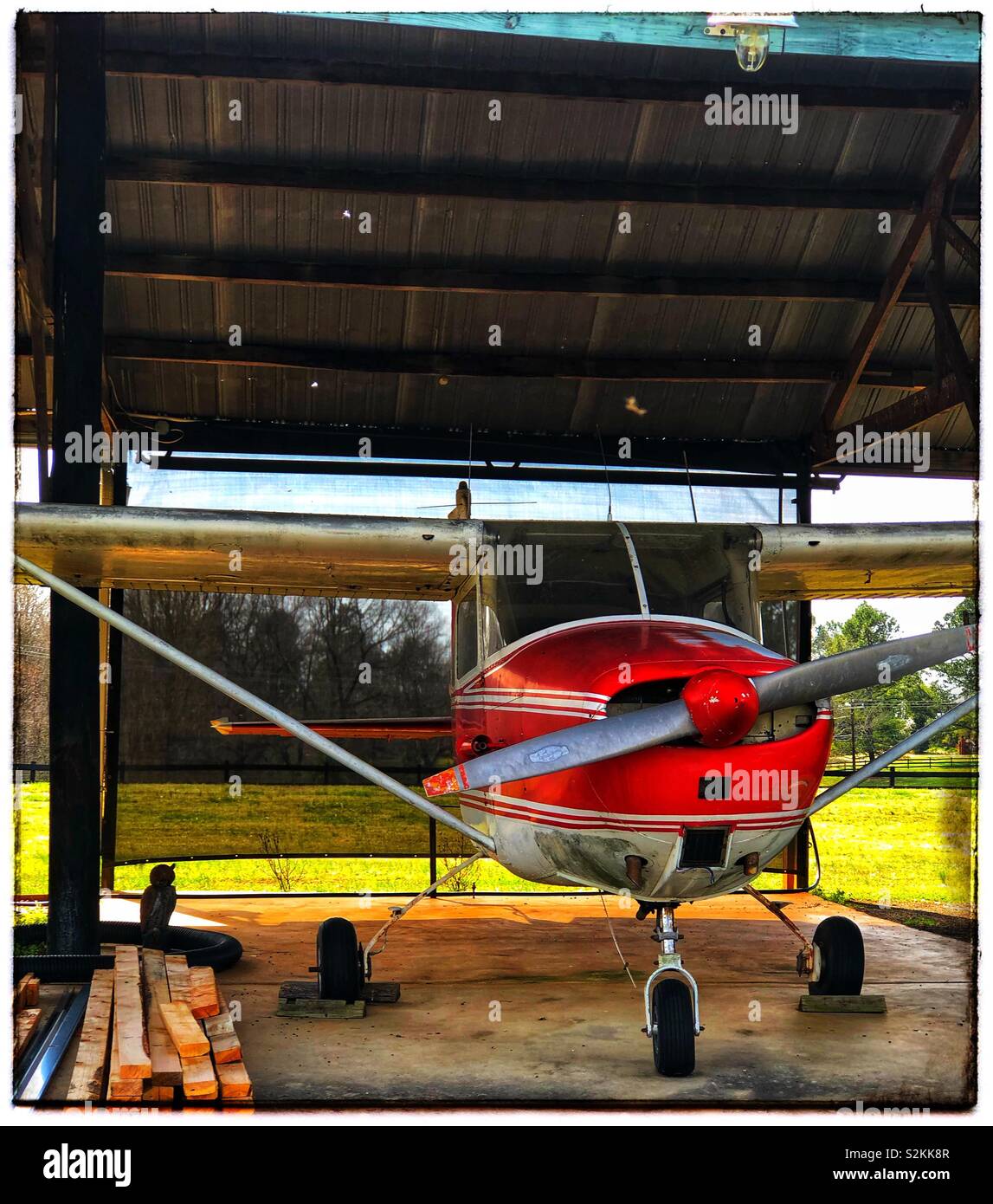 Airplane hanger hi-res stock photography and images - Alamy