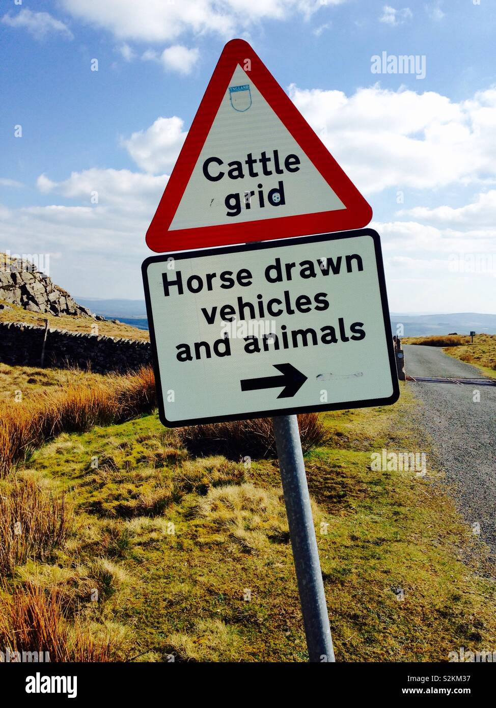 Wonky signs hi-res stock photography and images - Alamy