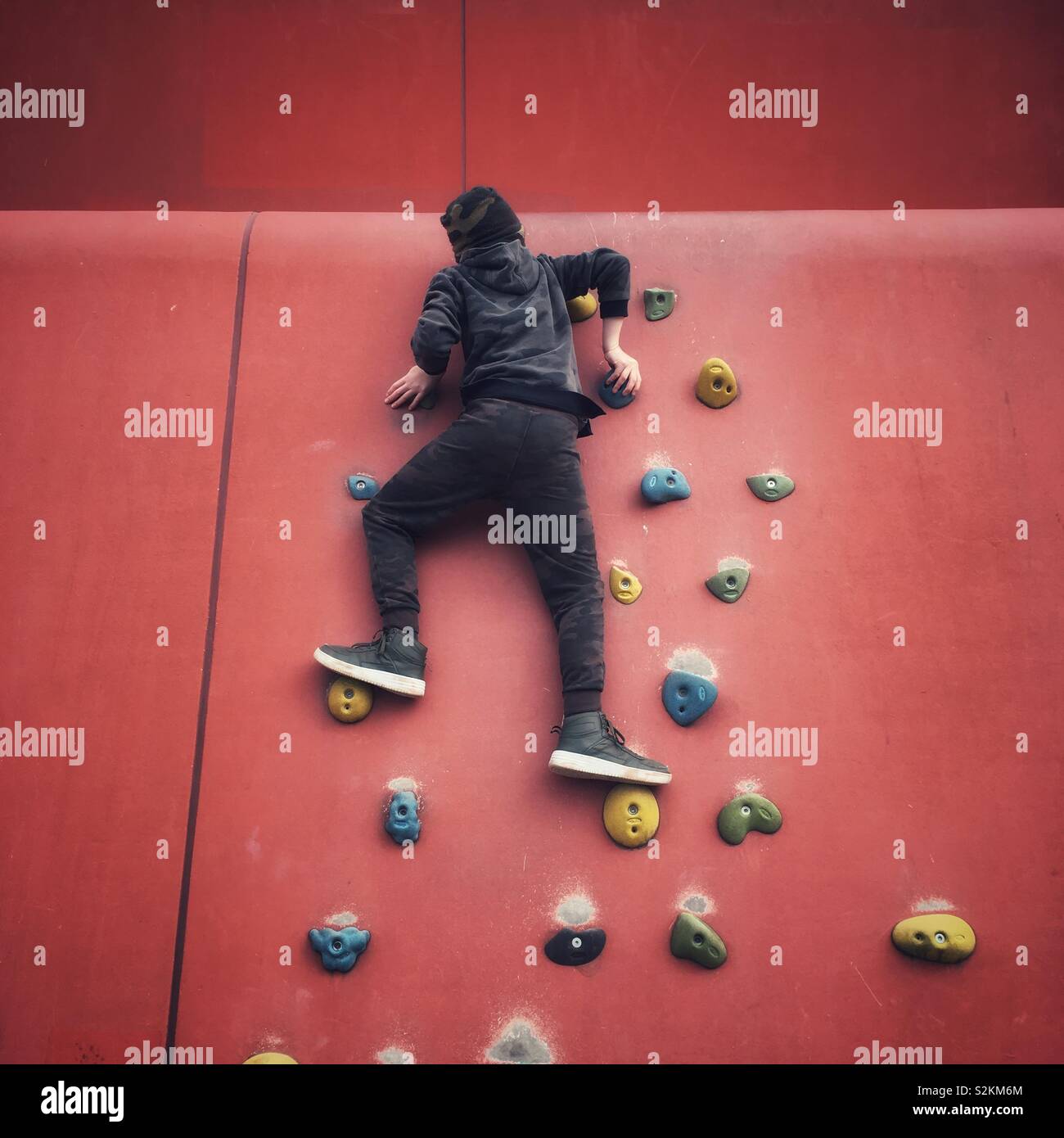 Climbing wall at the queen elizabeth olympic park hi-res stock ...