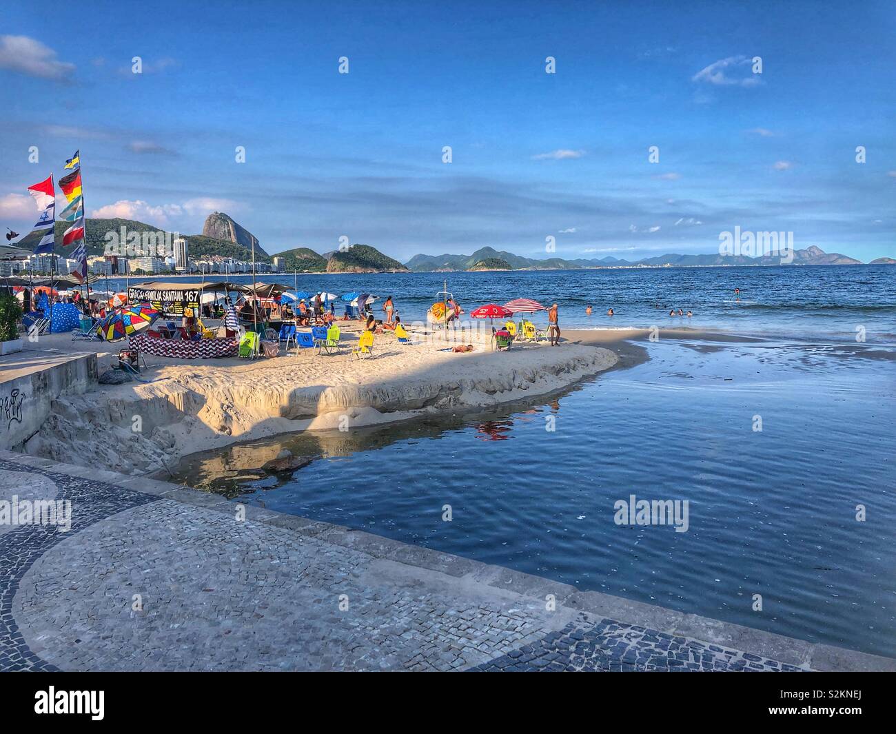 Copacabana beach rio promenade hi-res stock photography and images - Alamy