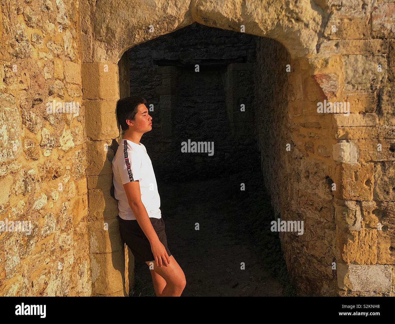 Man leaning against yellow wall hi-res stock photography and images - Alamy