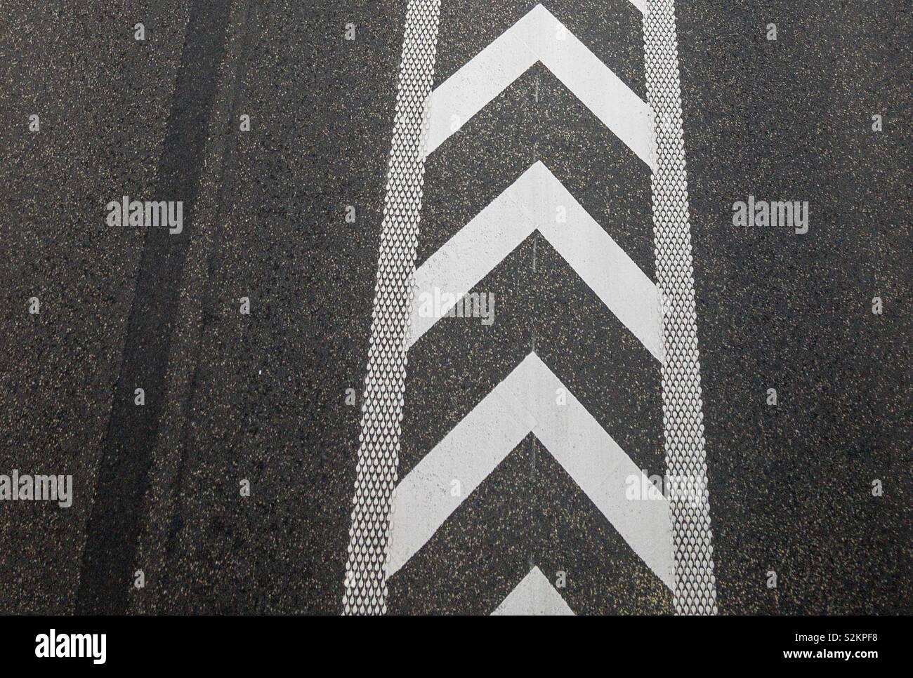 Tarmac markings hi-res stock photography and images - Alamy