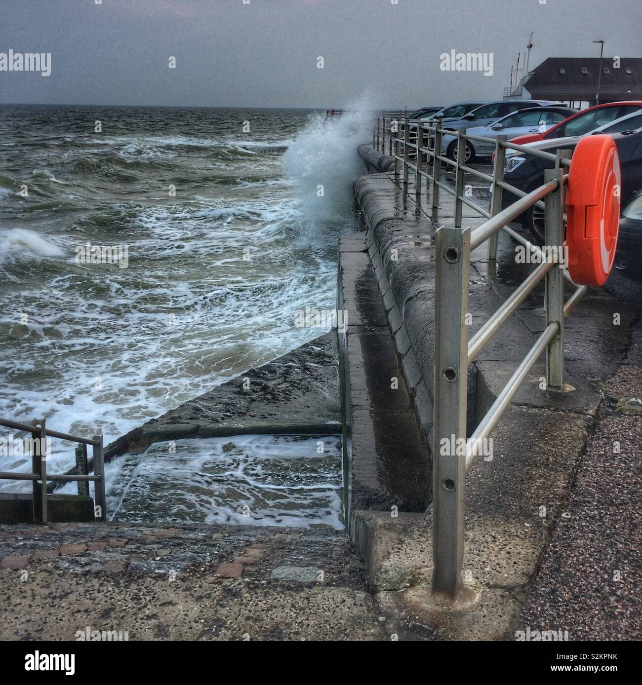 Rough seas clash against Broadstairs harbour wall Stock Photo - Alamy