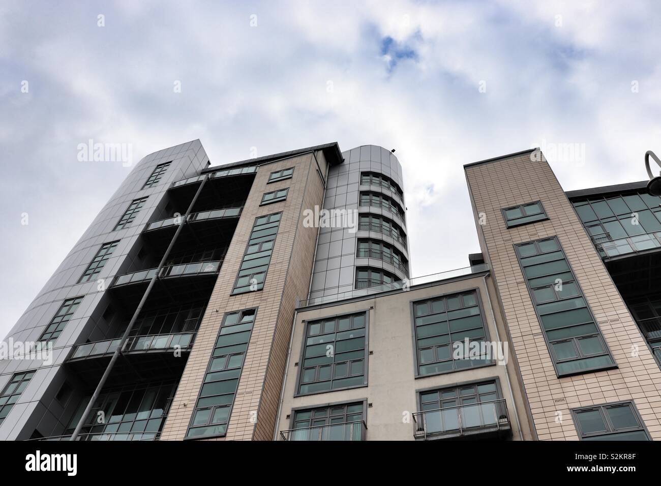 Modern apartment architecture hi-res stock photography and images - Alamy