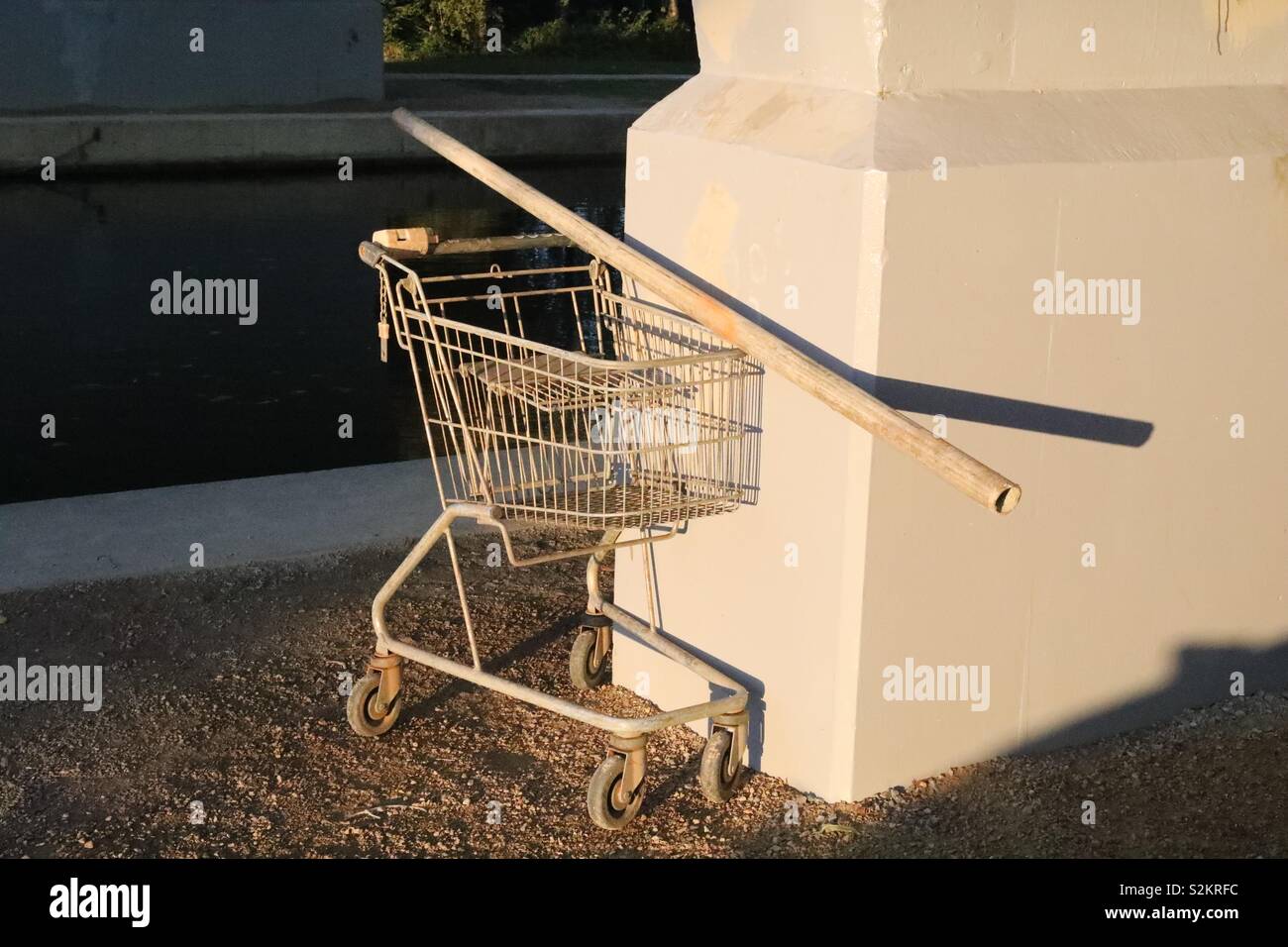 Fly tipped shopping trolley hi-res stock photography and images - Alamy