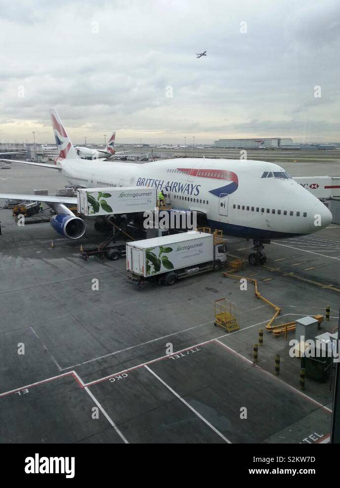 Jet loading hi-res stock photography and images - Alamy
