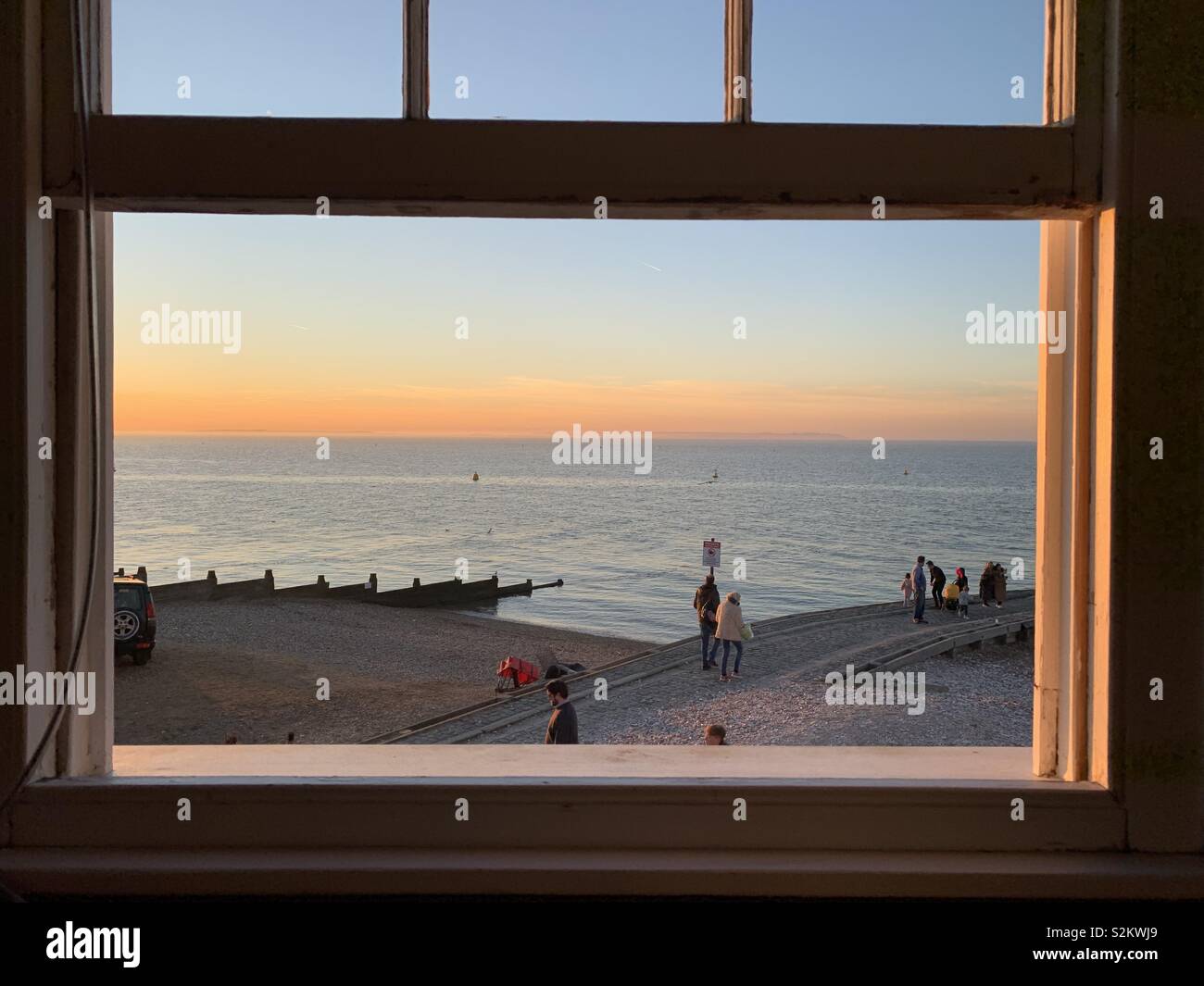 Sunset through a window hi-res stock photography and images - Alamy