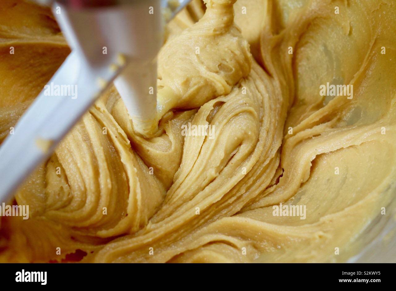 Mixing a cake mix hi-res stock photography and images - Alamy