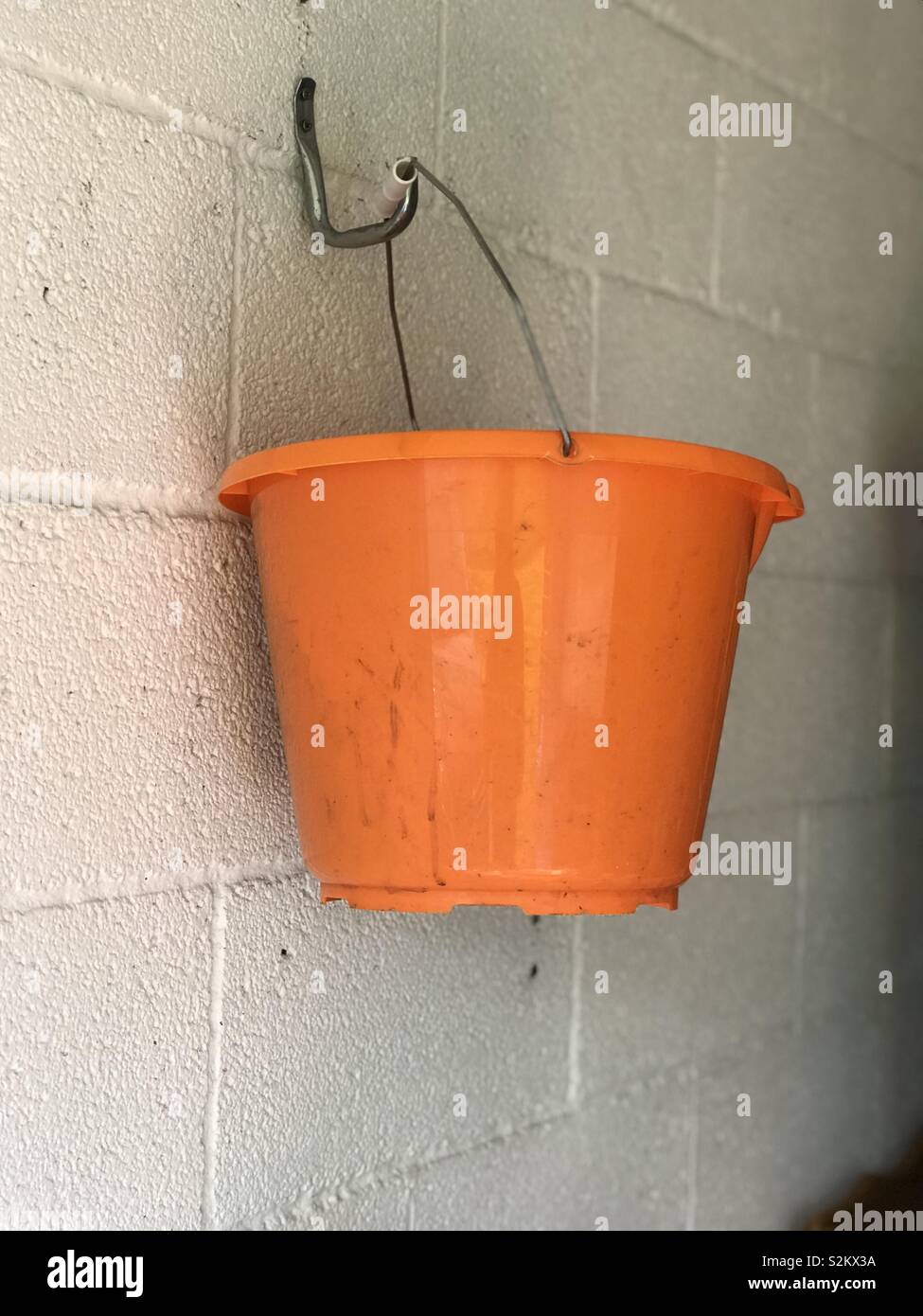 Orange bucket hi-res stock photography and images - Alamy
