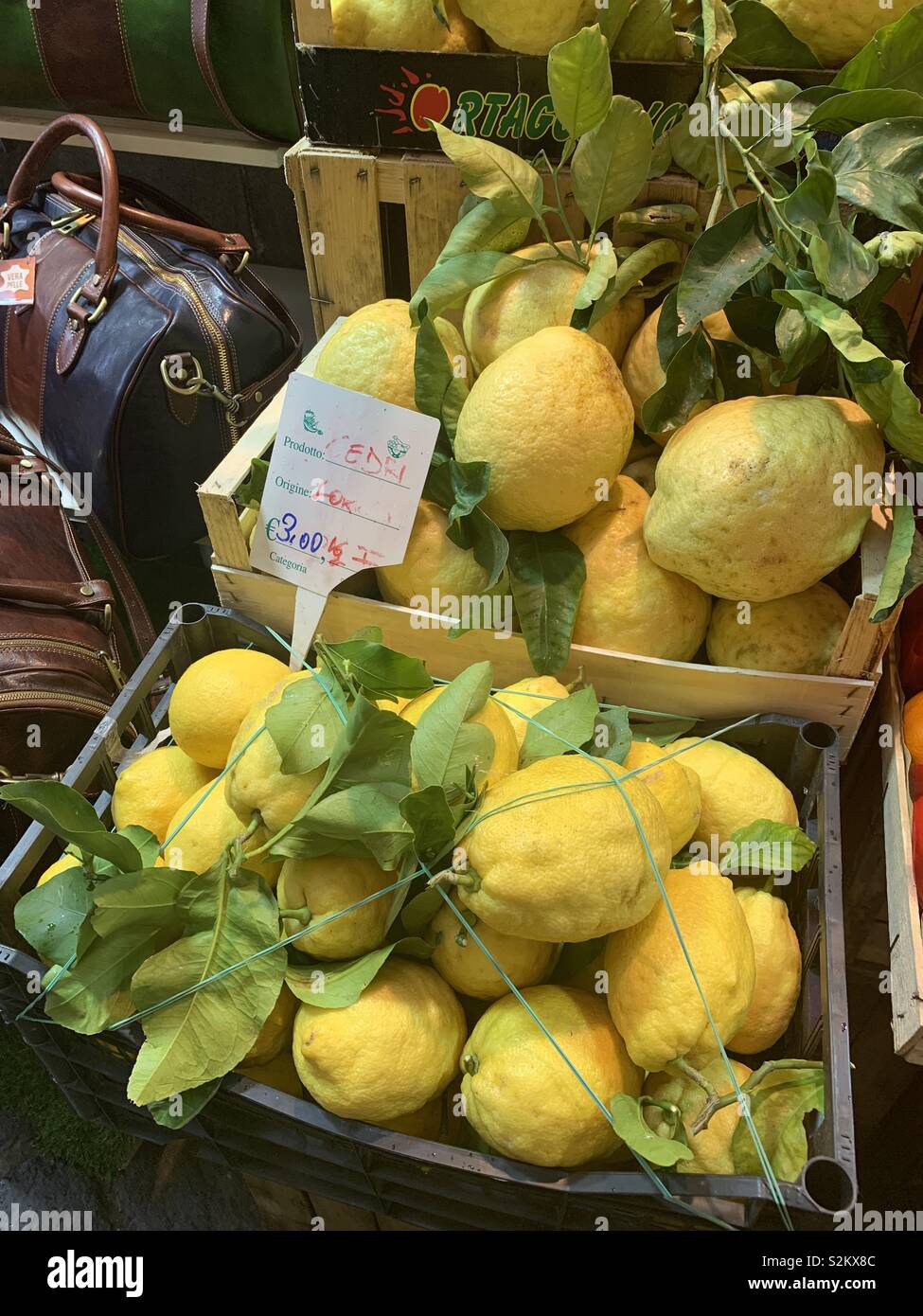 Sorrento lemons hi-res stock photography and images - Alamy