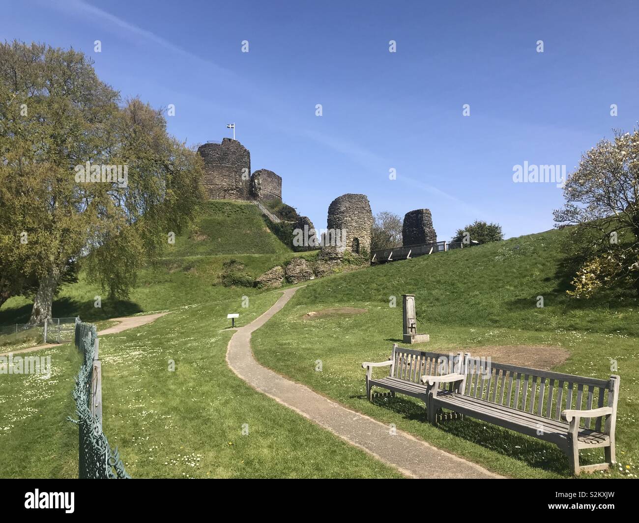 Launceston Castle in the sunshine Stock Photo - Alamy