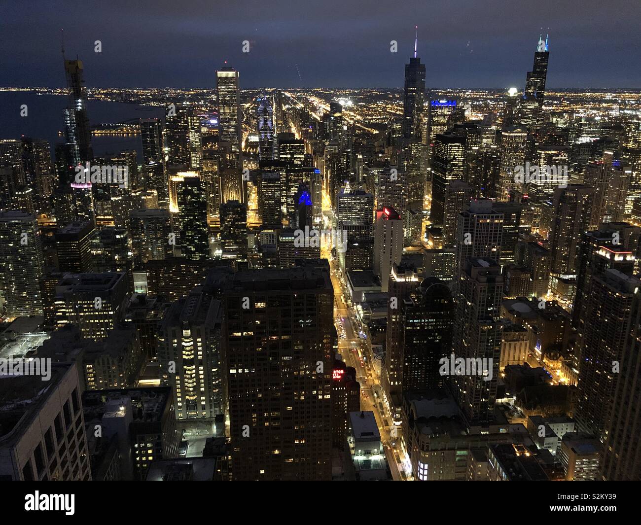 Chicago at night hi-res stock photography and images - Alamy