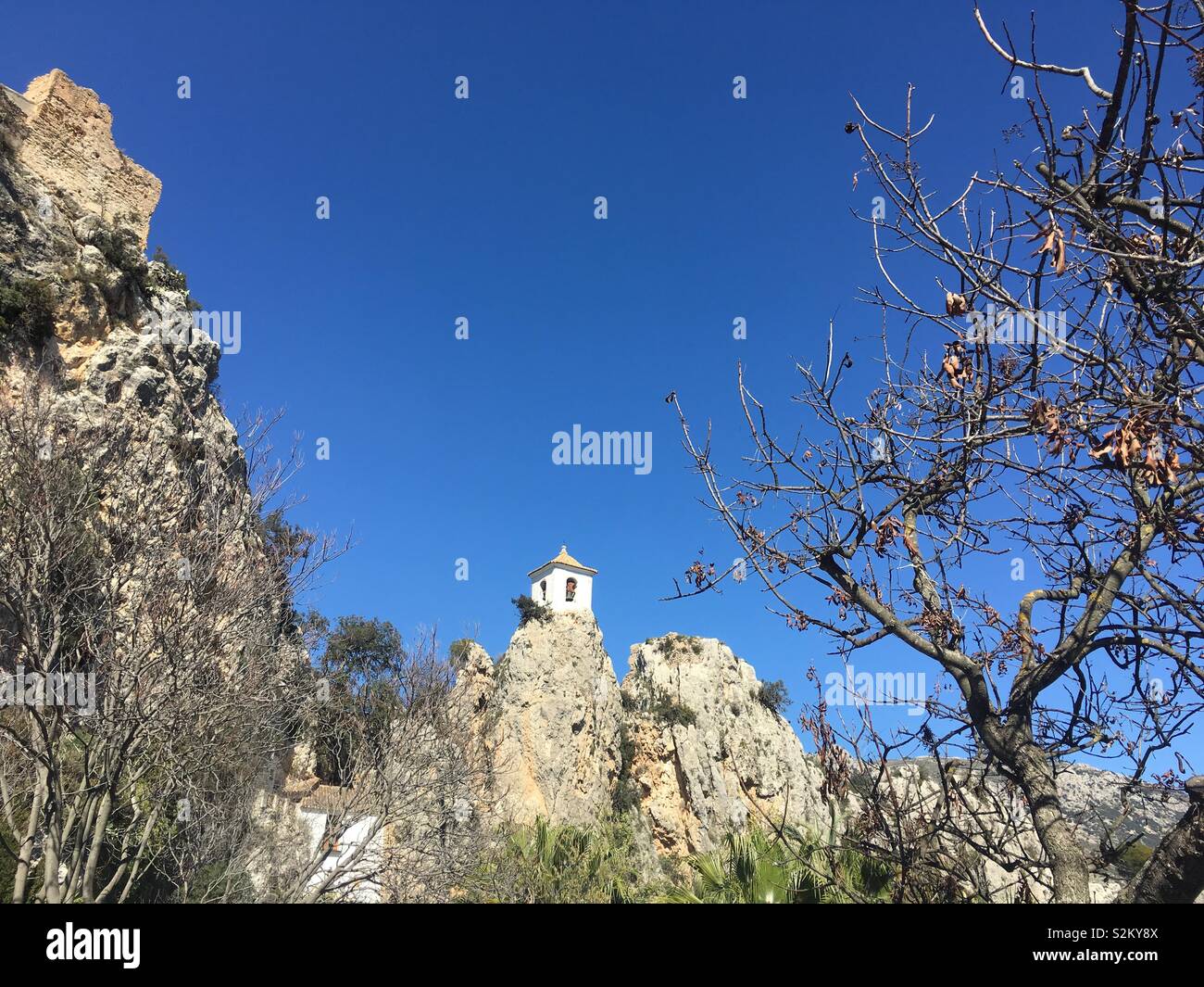 Lone house hi-res stock photography and images - Alamy