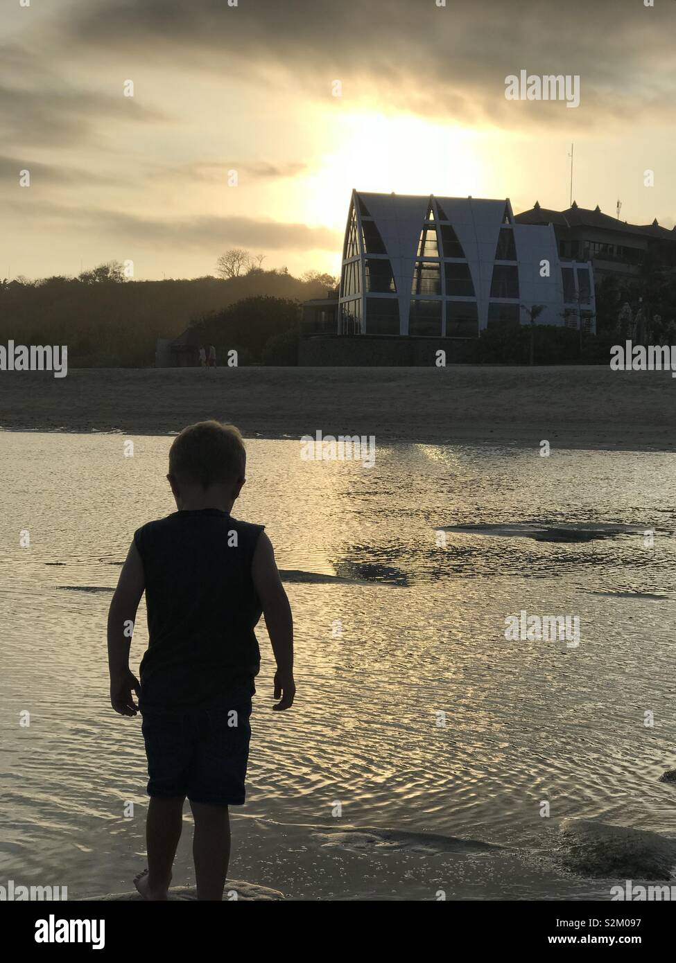 Tide is out, time to look around Stock Photo - Alamy