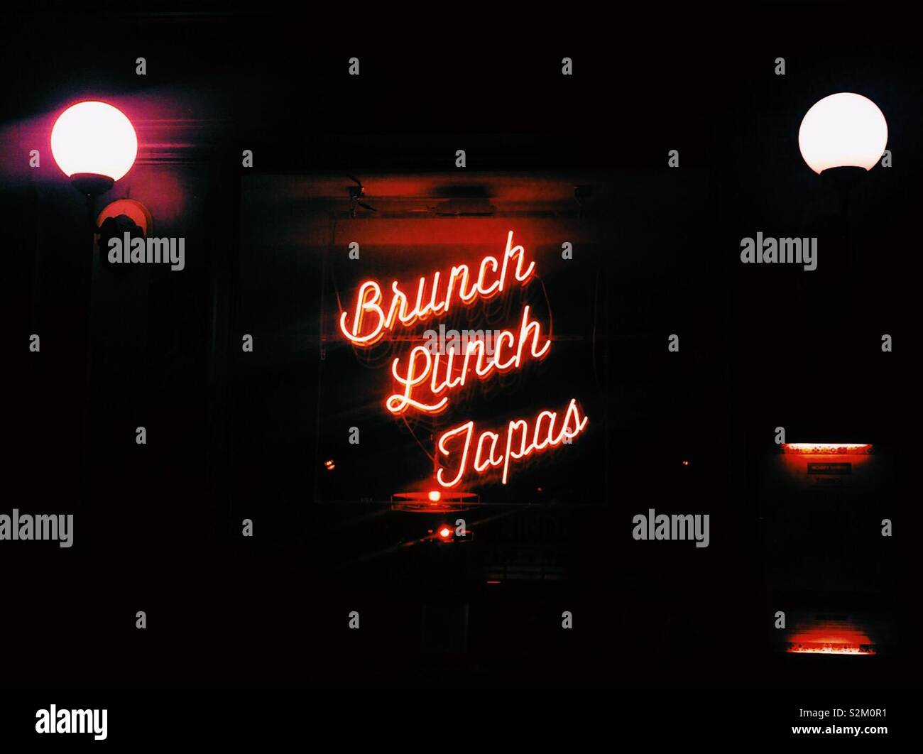 Neon brunch lunch tapas restaurant sign. Tapas restaurant at night ...