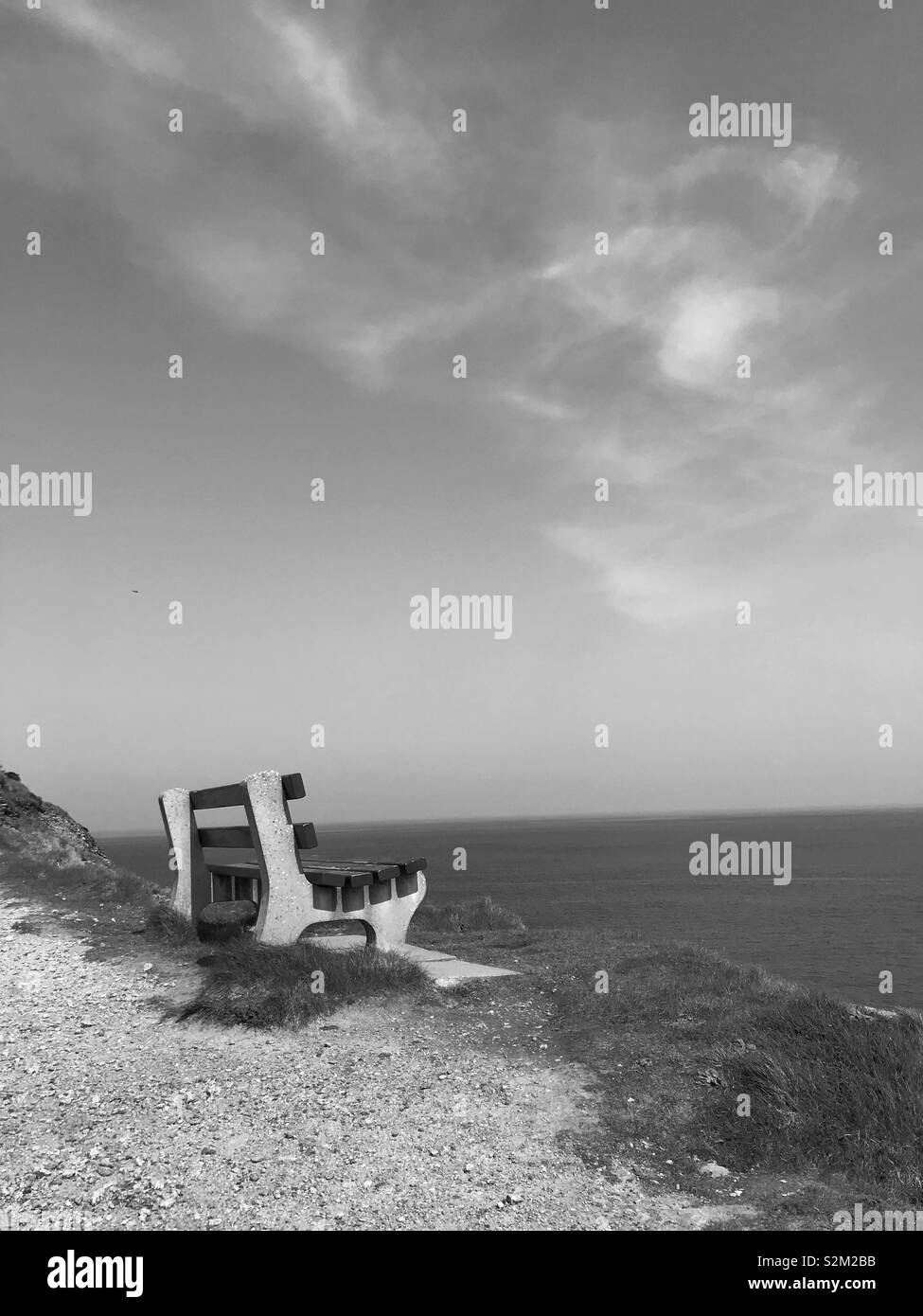 Bench on a cliff hi-res stock photography and images - Alamy