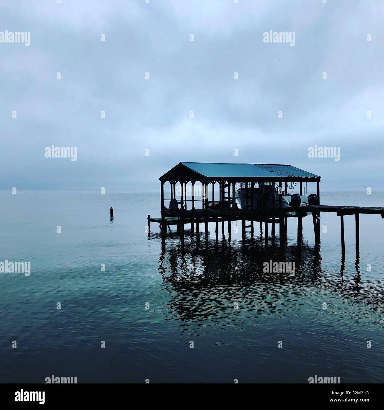 Water sky horizon hi-res stock photography and images - Alamy