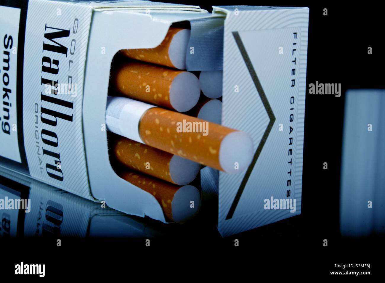 Marlboro Cigarette Pack Stock Photos & Marlboro Cigarette Pack Stock ...