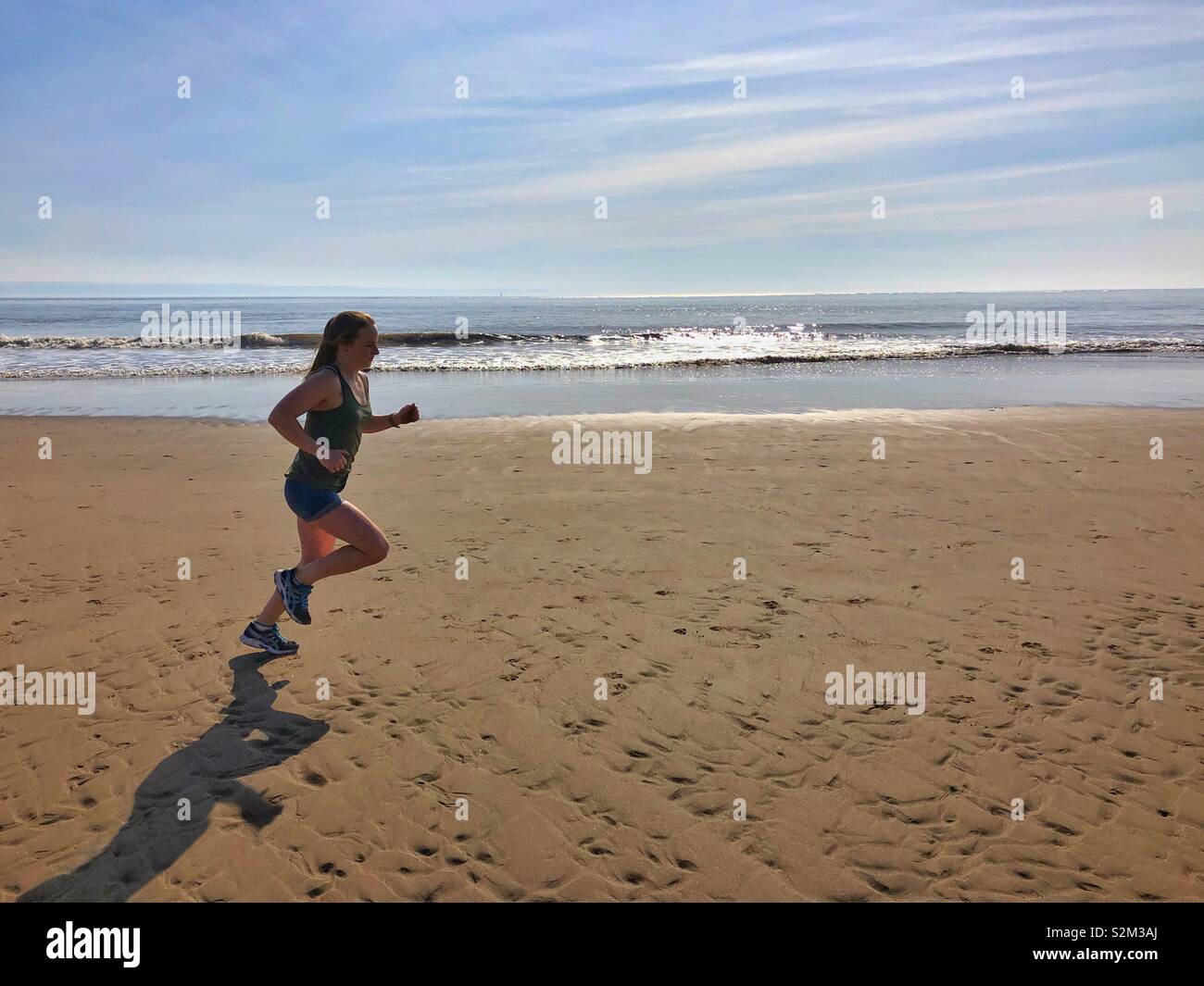 Sandy beach wales hi-res stock photography and images - Alamy