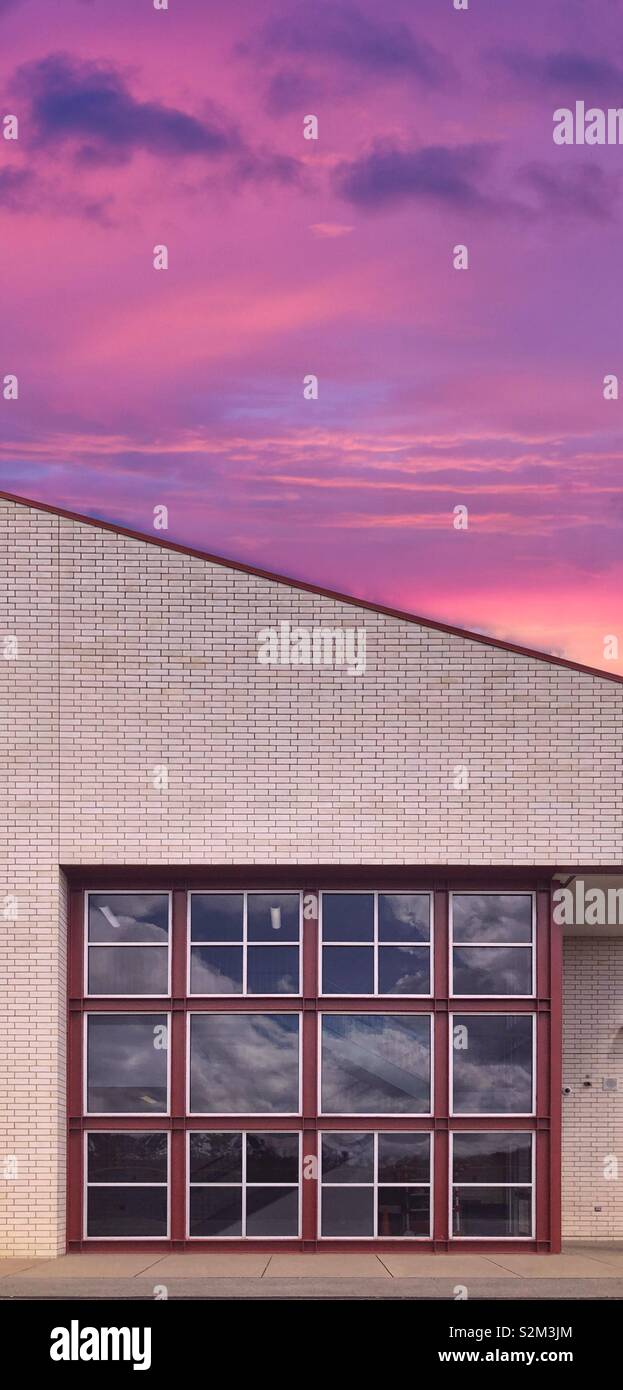 Square window panes hi-res stock photography and images - Alamy