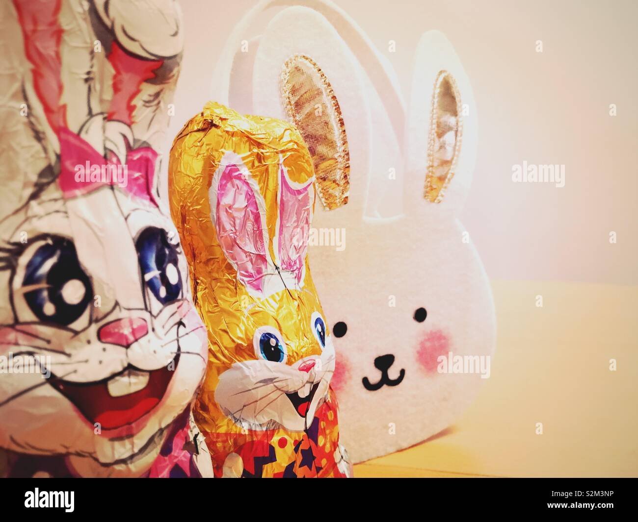 Two chocolate easter bunny hi-res stock photography and images - Alamy