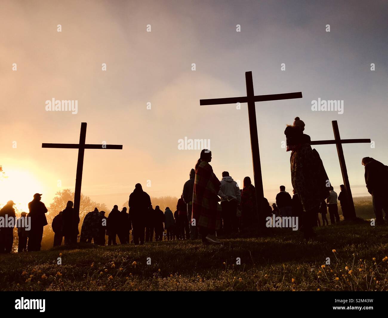 Sunrise easter service hi-res stock photography and images - Alamy