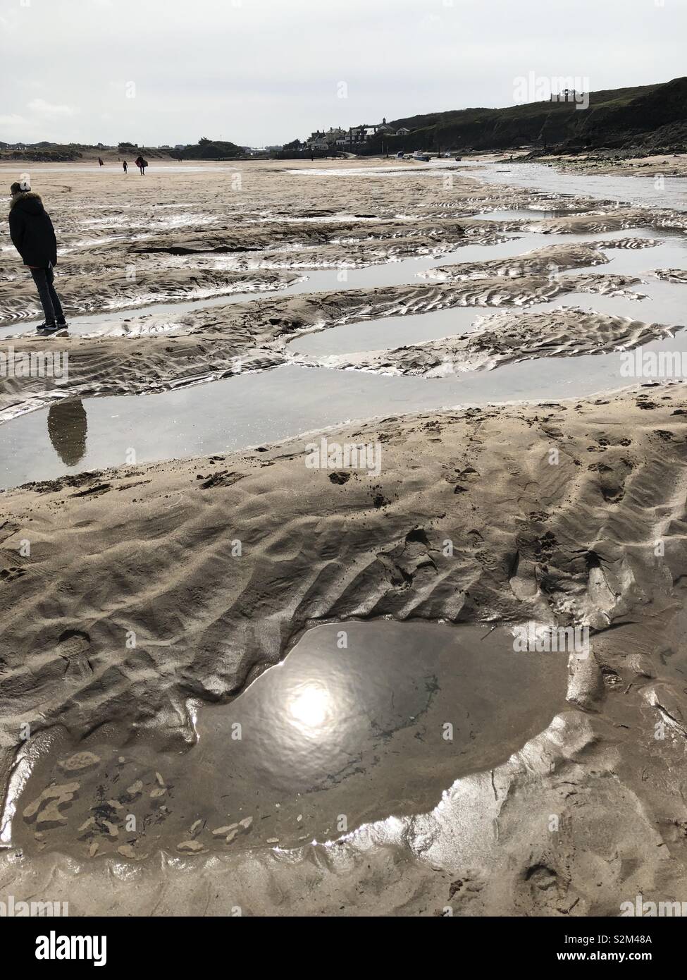 Puddles on beach hi-res stock photography and images - Alamy