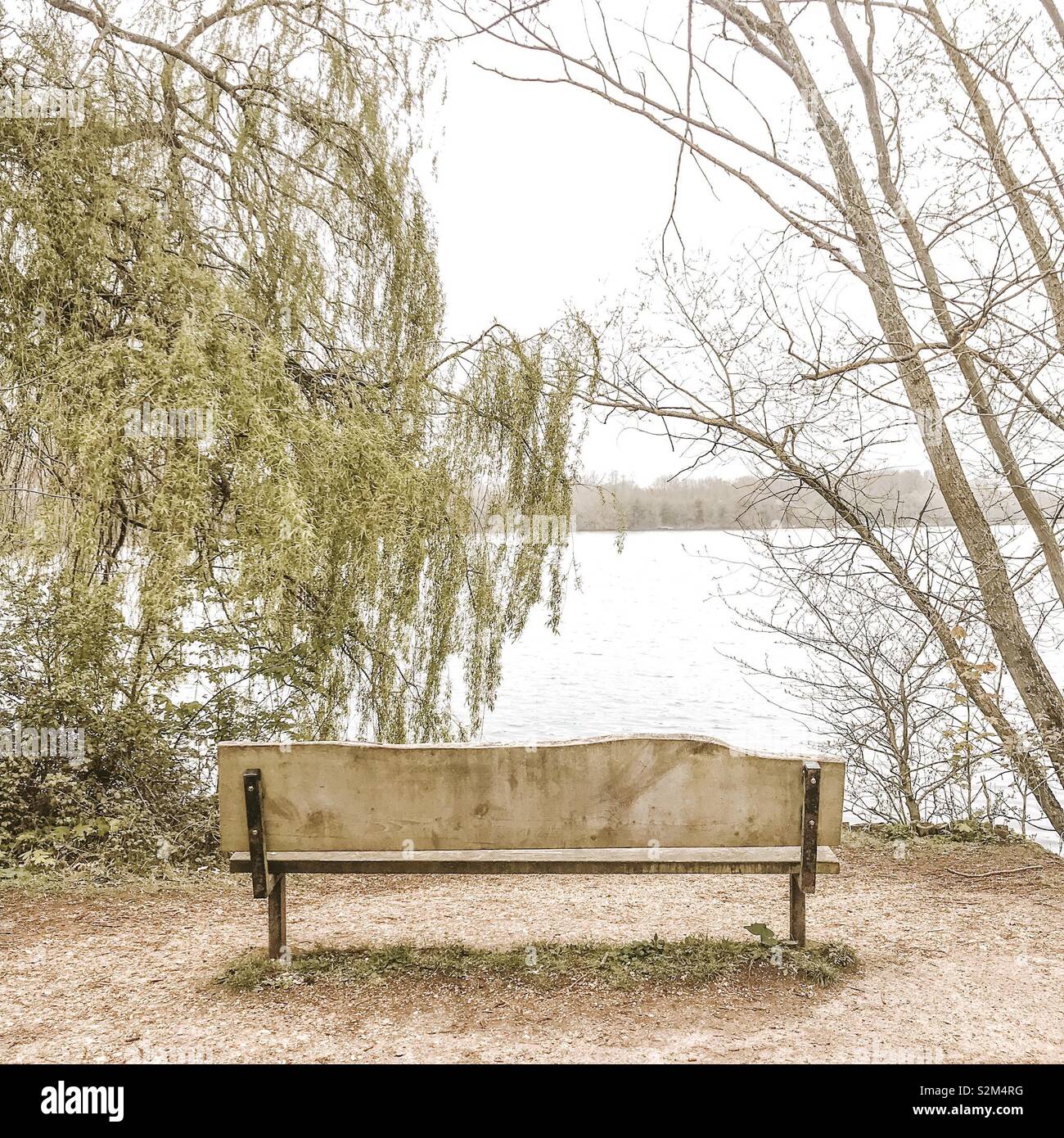 Rustic countryside bench hi-res stock photography and images - Alamy