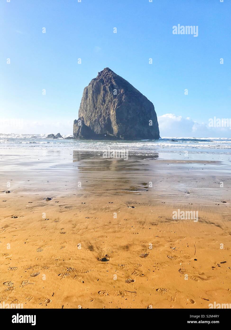 Ocean rock hi-res stock photography and images - Alamy