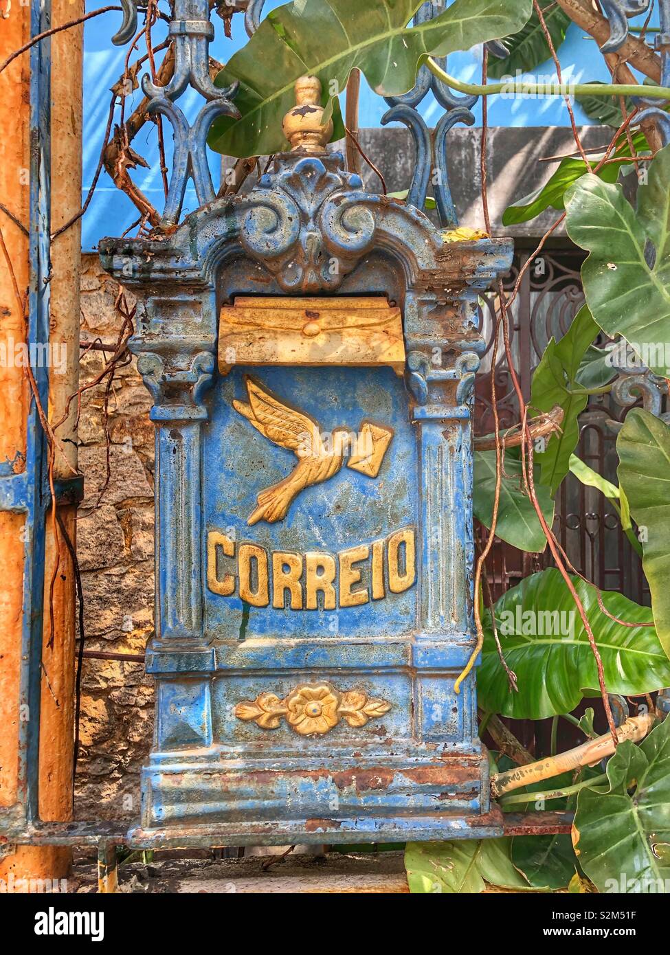 Rusted mailbox hi-res stock photography and images - Alamy