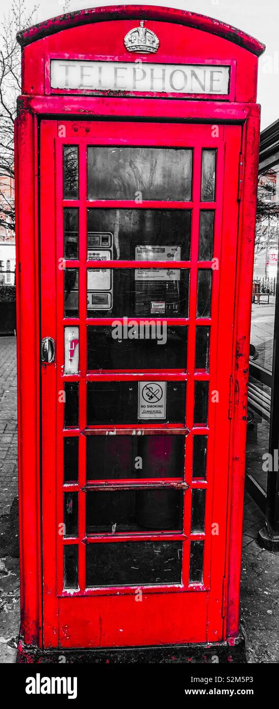 English telephone box hi-res stock photography and images - Alamy