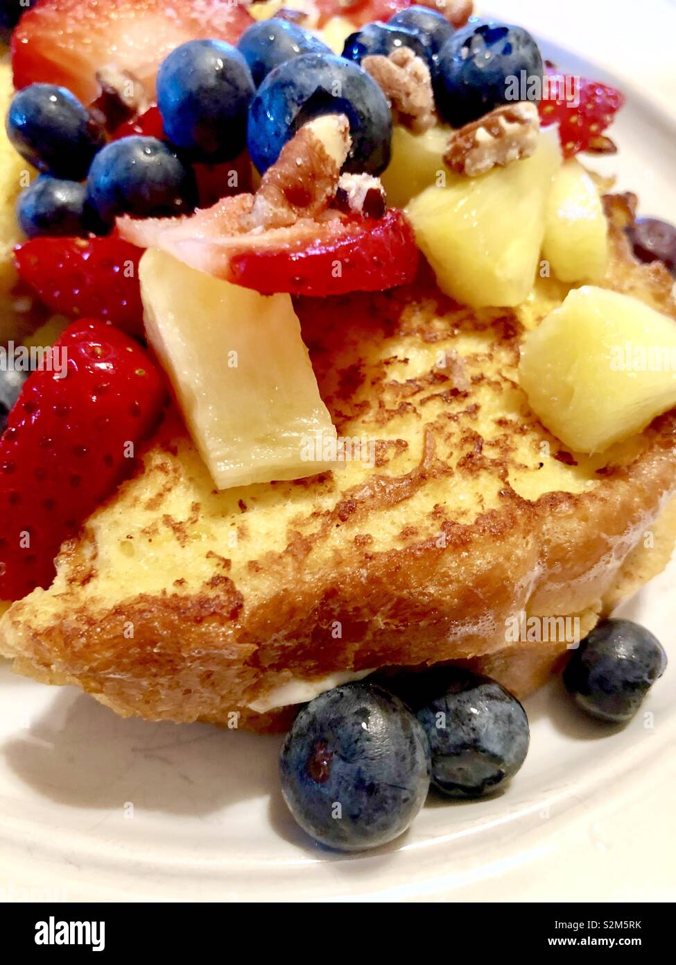 French toast with berries hi-res stock photography and images - Alamy
