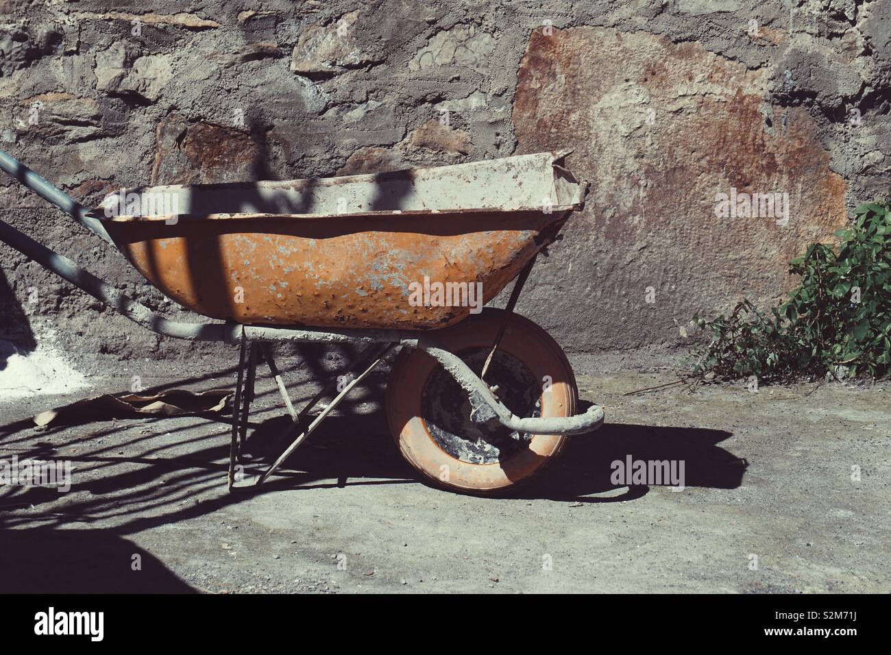 Old wheelbarrow hi-res stock photography and images - Alamy