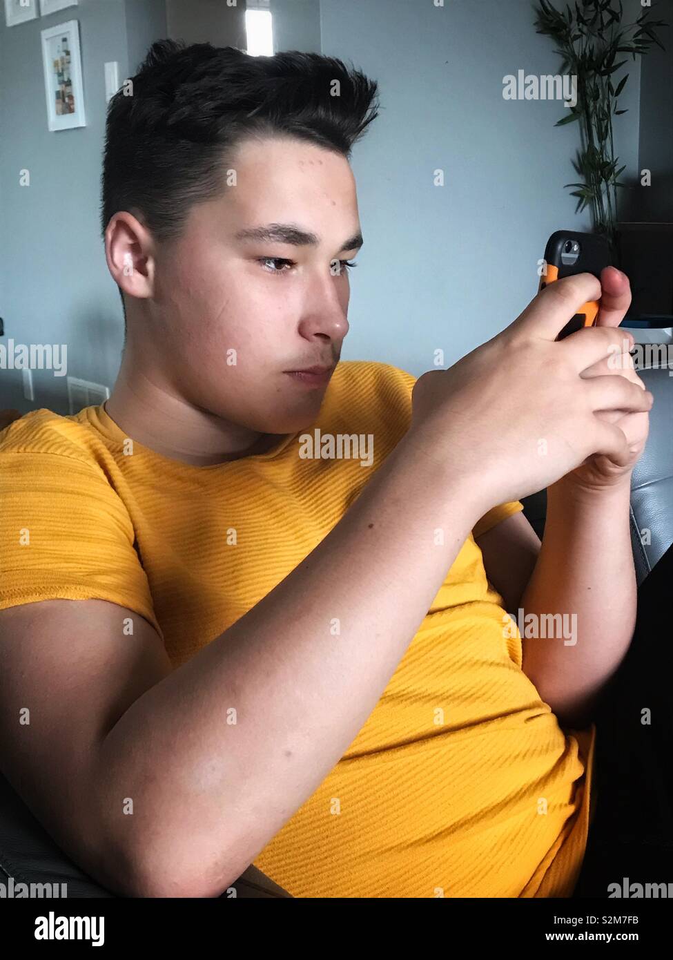 Cell phone addiction hi-res stock photography and images - Alamy