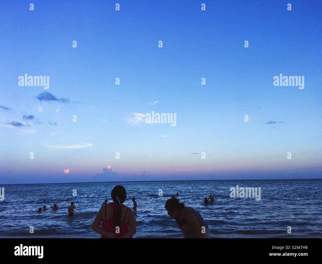 Cancun beach sunset hi-res stock photography and images - Alamy