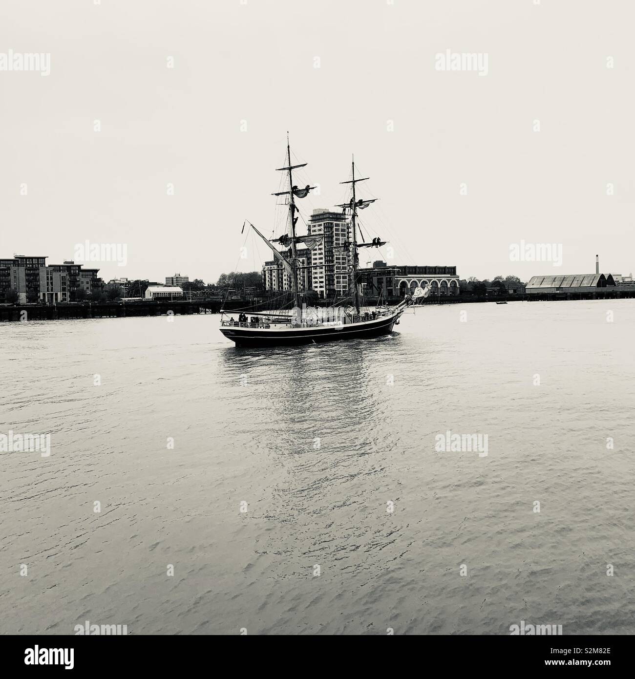 Old boat thames hi-res stock photography and images - Alamy