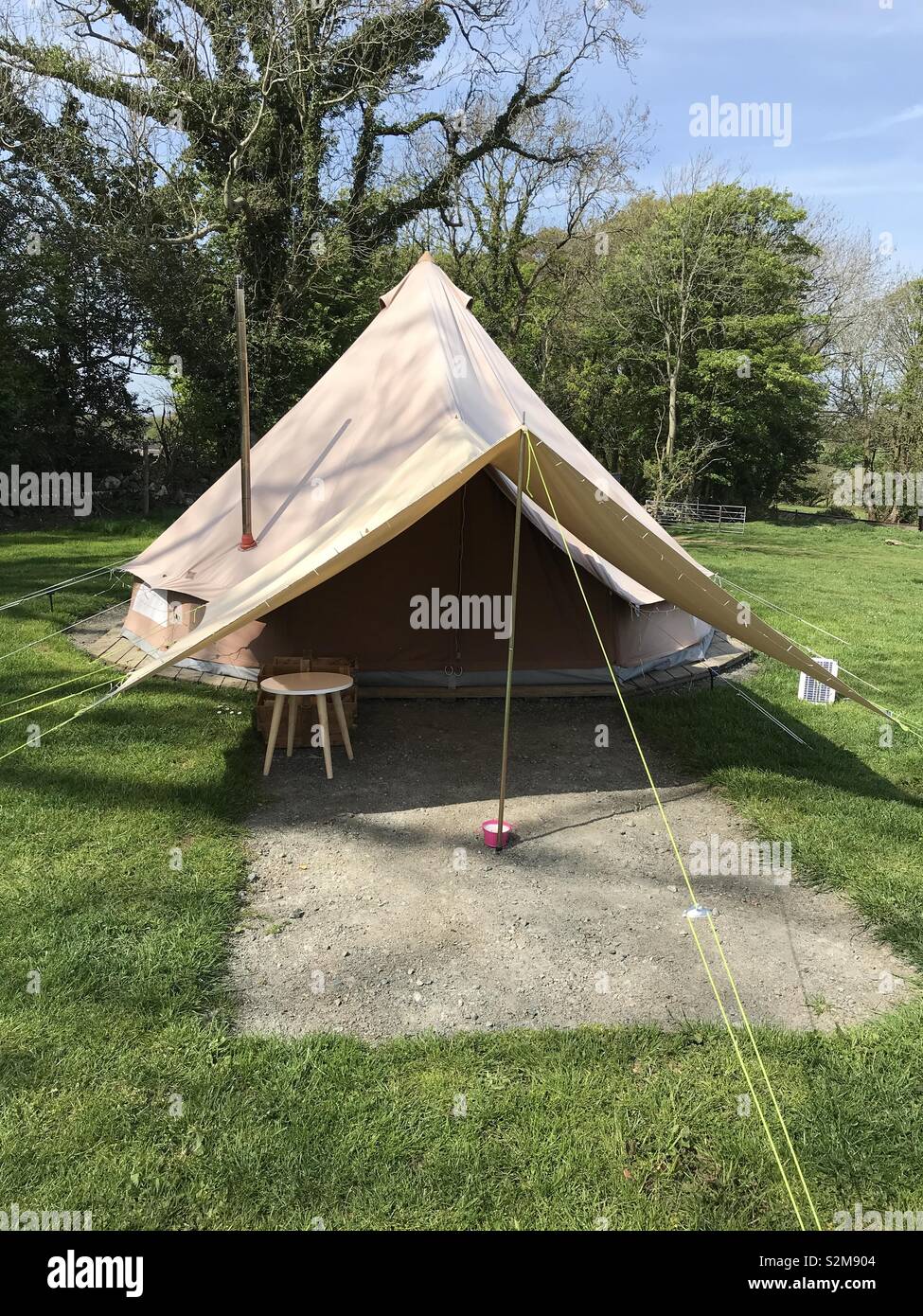 Bell tent hi-res stock photography and images - Alamy