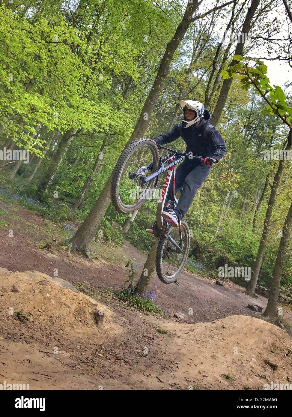 Airborne mountain biker hi-res stock photography and images - Alamy