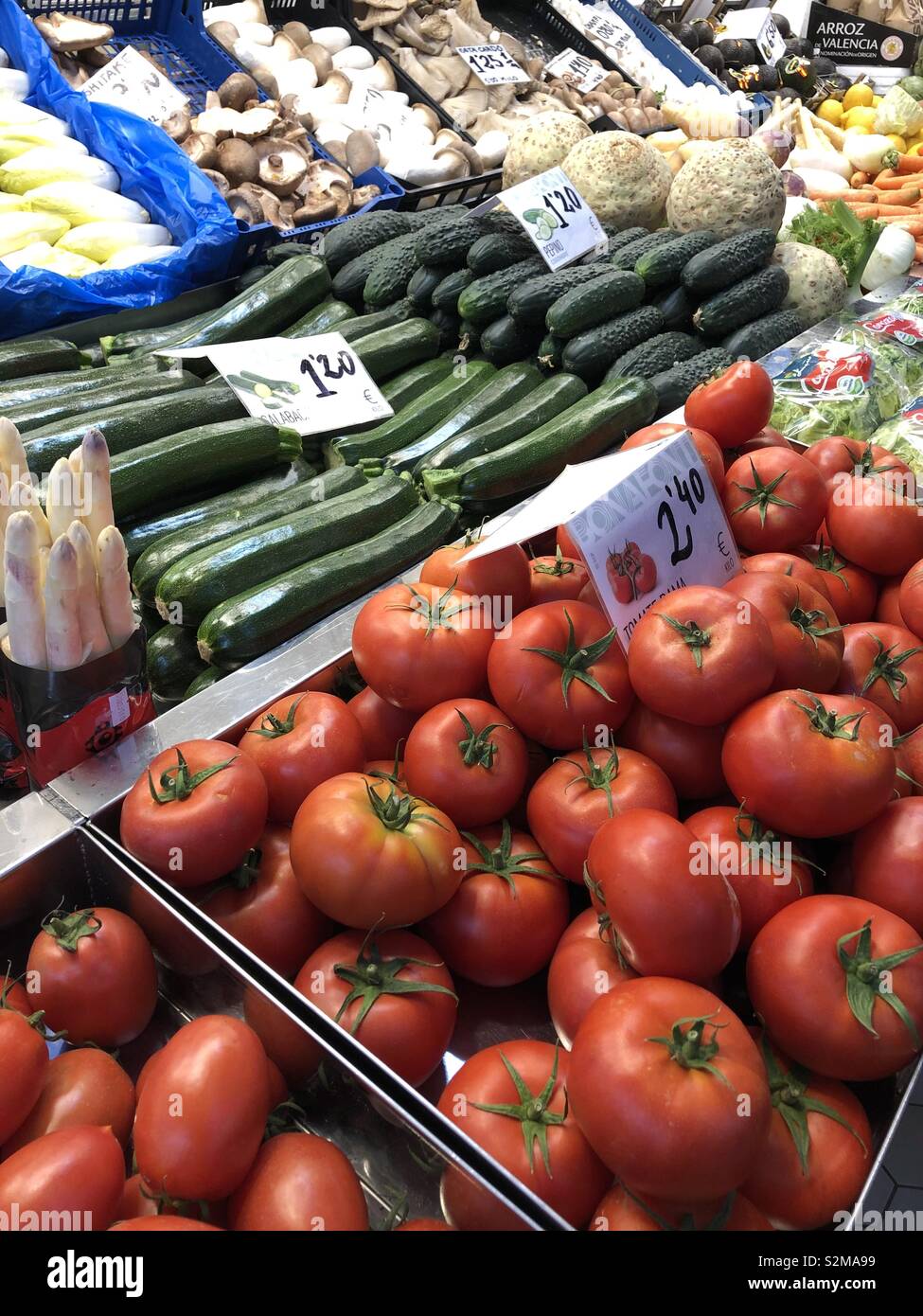 Market stall in spain hi-res stock photography and images - Alamy