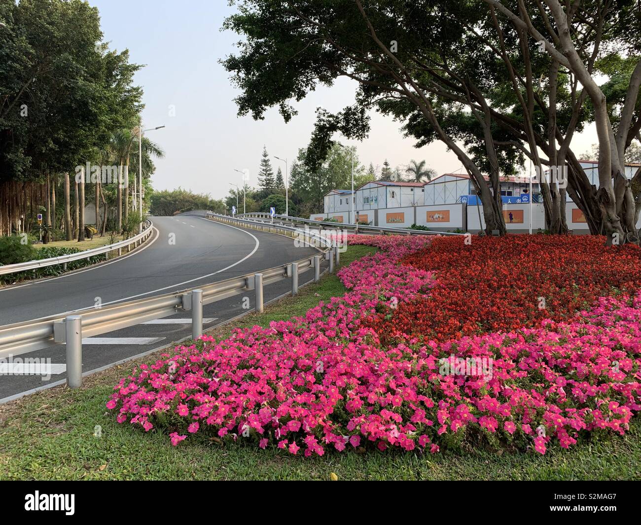 Roadside garden hi-res stock photography and images - Alamy