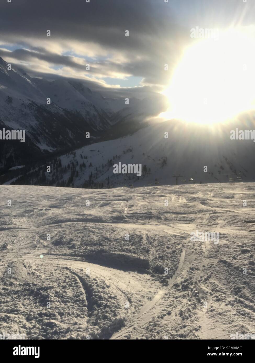 Snowy mountain sunset hi-res stock photography and images - Alamy