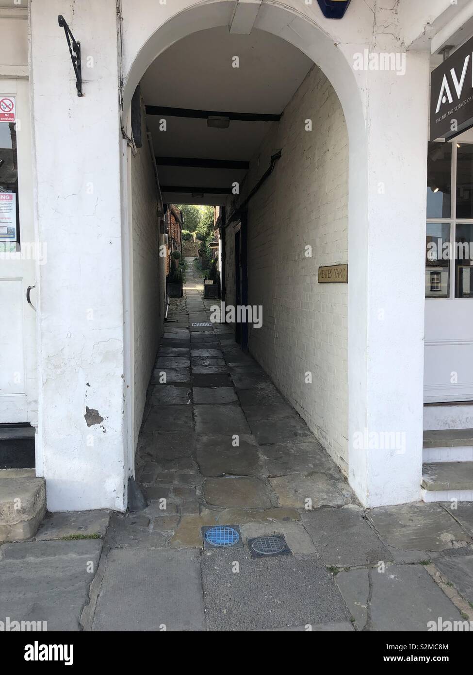 Alleyways hi-res stock photography and images - Alamy