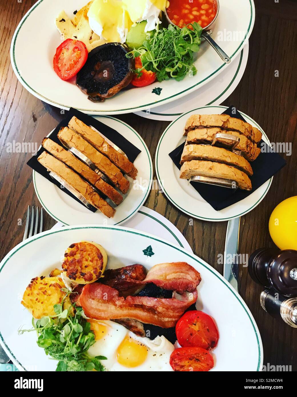 The ivy café richmond hi-res stock photography and images - Alamy
