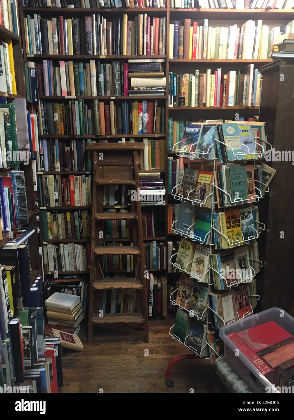 Old bookshop hi-res stock photography and images - Alamy