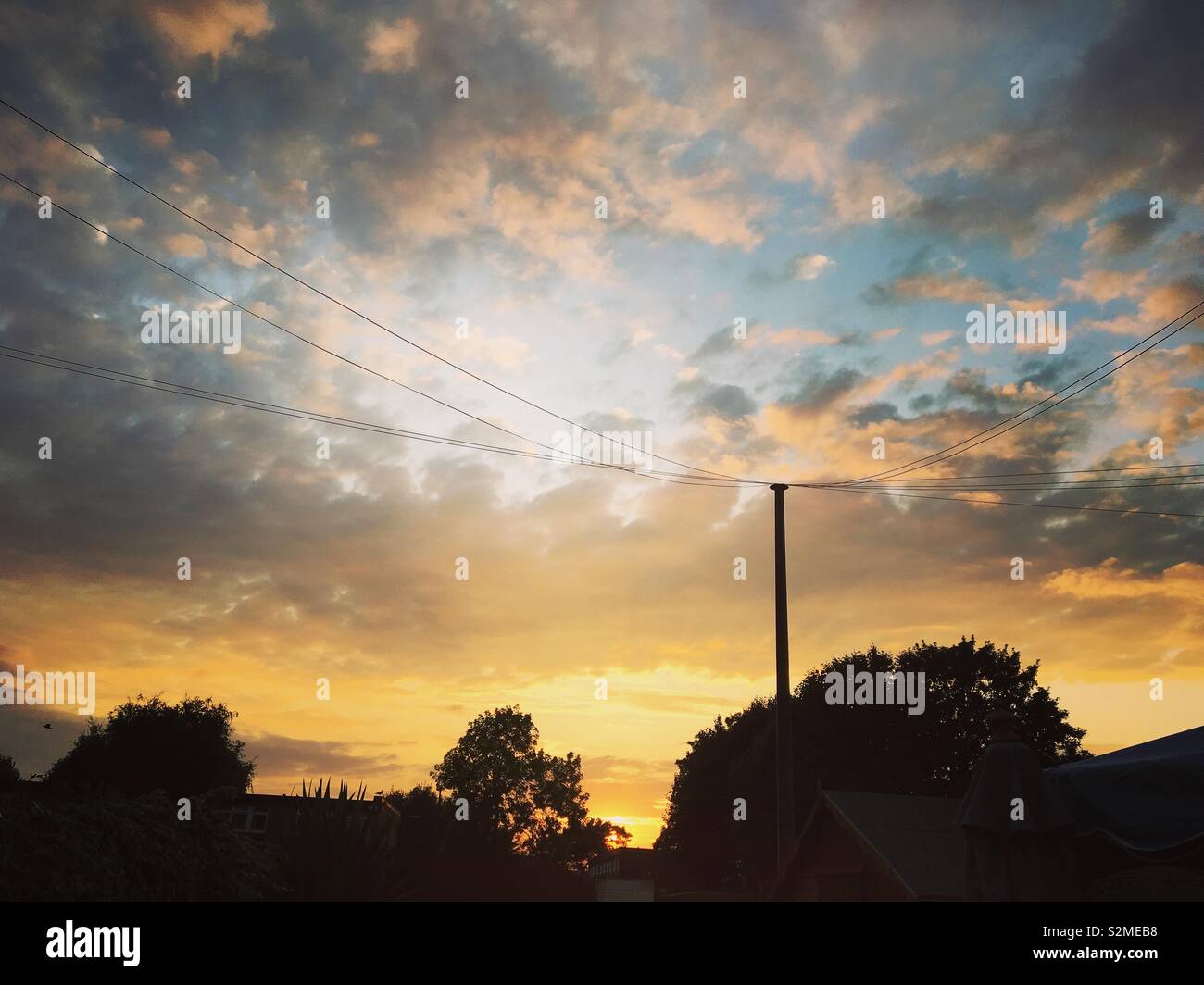 Twilight setting hi-res stock photography and images - Alamy