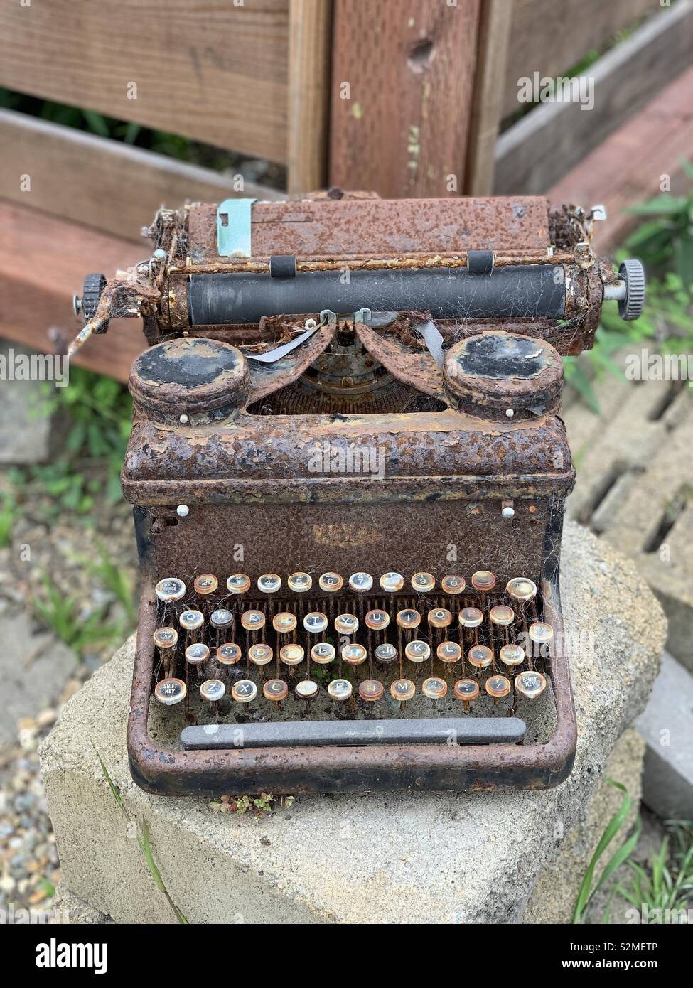 Old rusty typewriter Stock Photo - Alamy