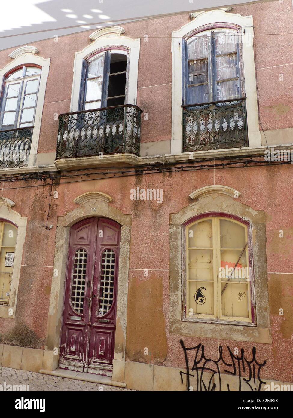 Derelict building faro portugal hi-res stock photography and images - Alamy