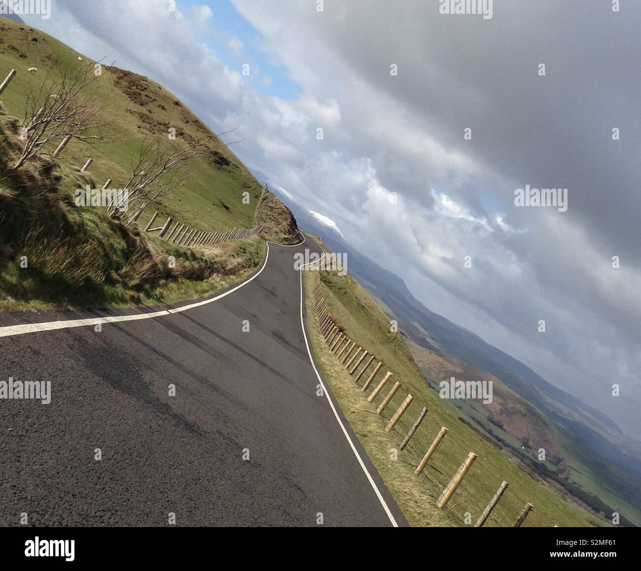 Curved road track hi-res stock photography and images - Alamy